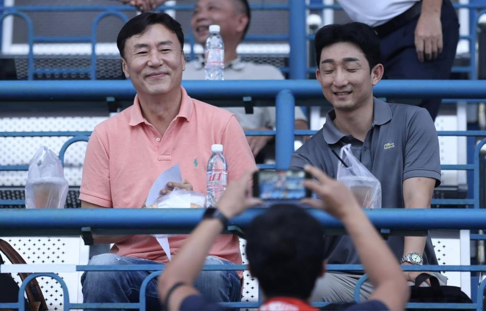 Sân Gò Đậu đón vị khách đặc biệt trong ngày Becamex Bình Dương hạ SLNA 2-1